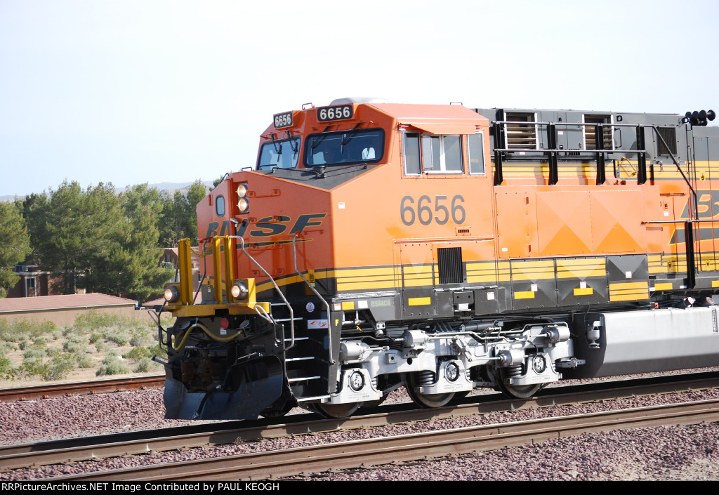 BNSF 6656 zoom in shot of the cab as she passes me Leading a Z-Train westbound towards the BNSF ...